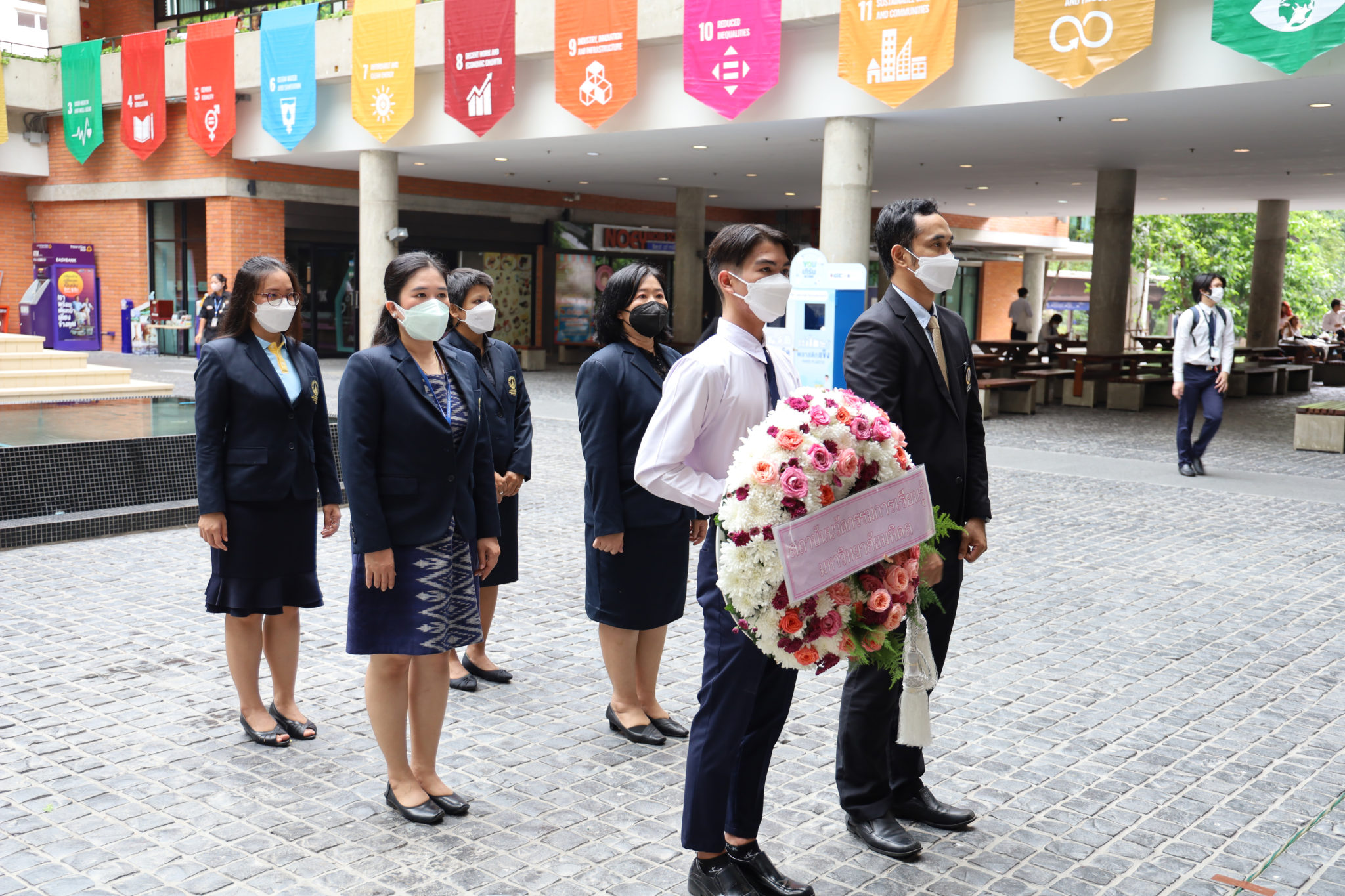 Laying a wreath to Mahitala Dhibesra Adulyadej Vikrom, the King ...